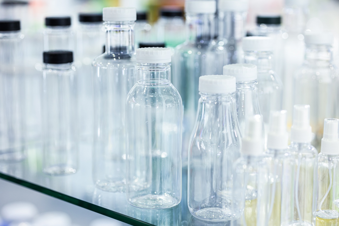 how-do-i-choose-the-right-glass-or-plastic-packaging-for-my-business